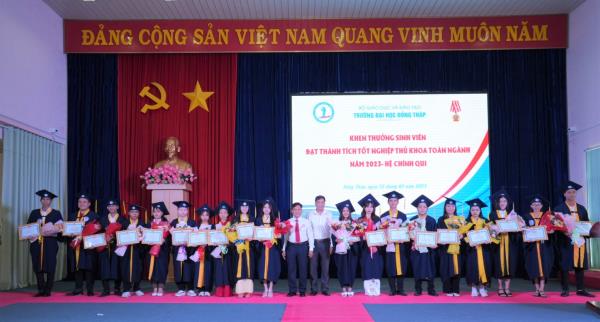 Trường Đại học Đồng Tháp tổ chức trao bằng tốt nghiệp đại học chính quy ...